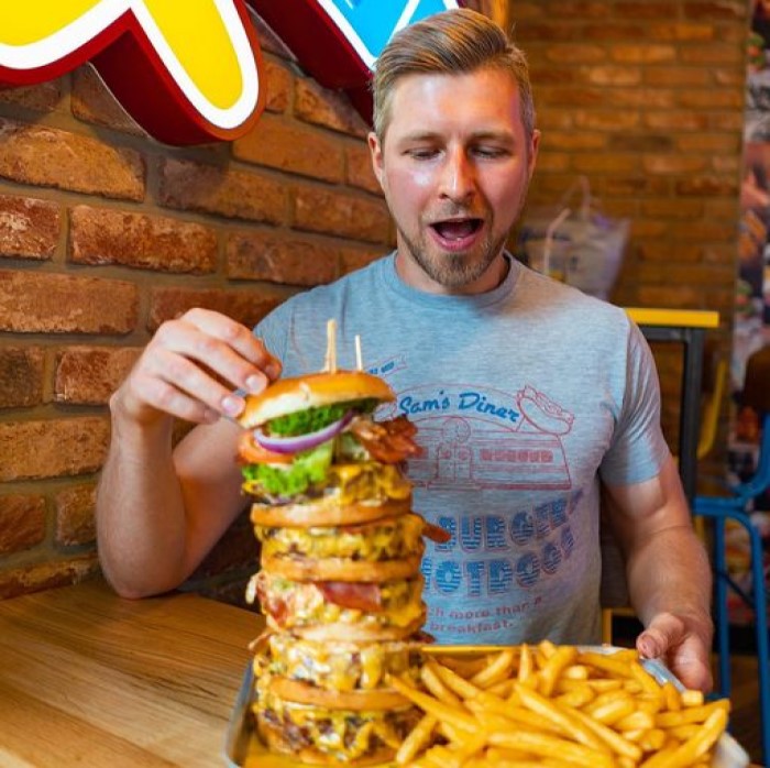 Amigos' "Monster Amigos" Burger Challenge (Holloway) - FoodChallenges ...