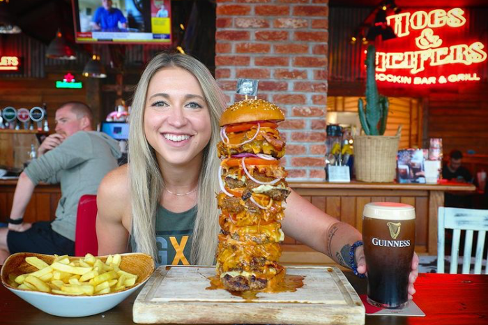 Hogs & Heifers' "Man vs Hogs" Burger Challenge - FoodChallenges.com ...